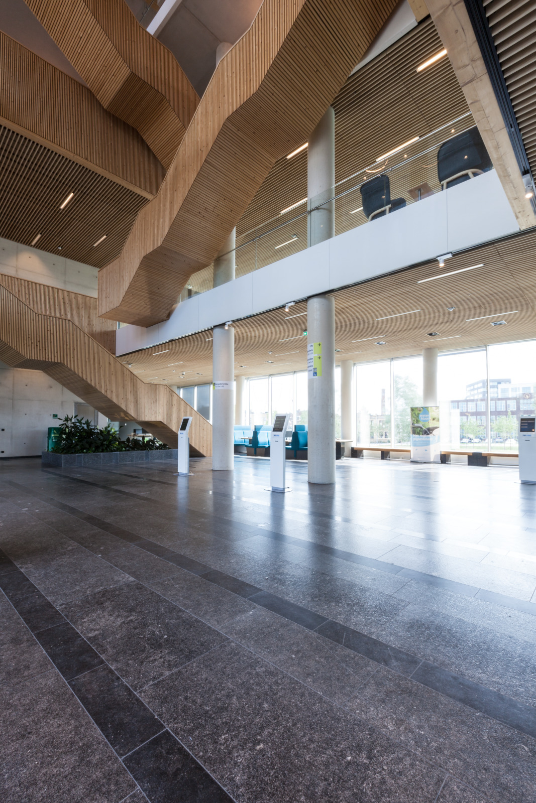 Het stadskantoor van Venlo: een duurzaam design met blauwe steen