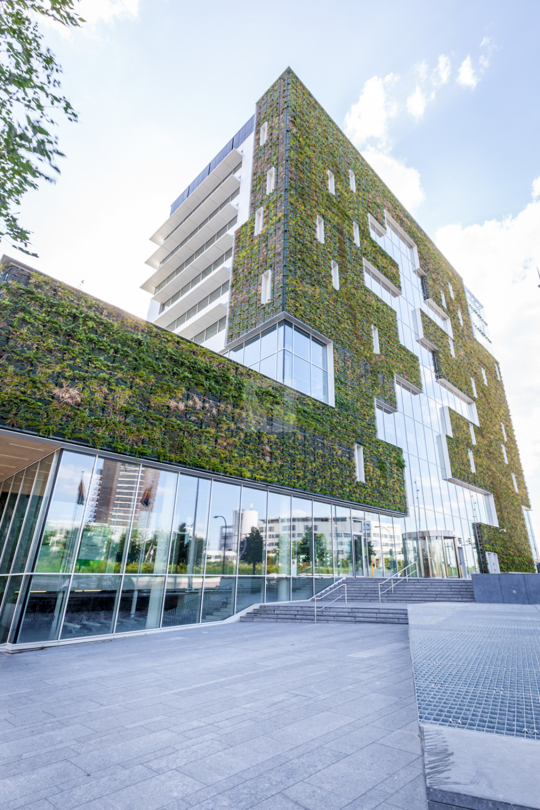 Het stadskantoor van Venlo: een duurzaam design met blauwe steen