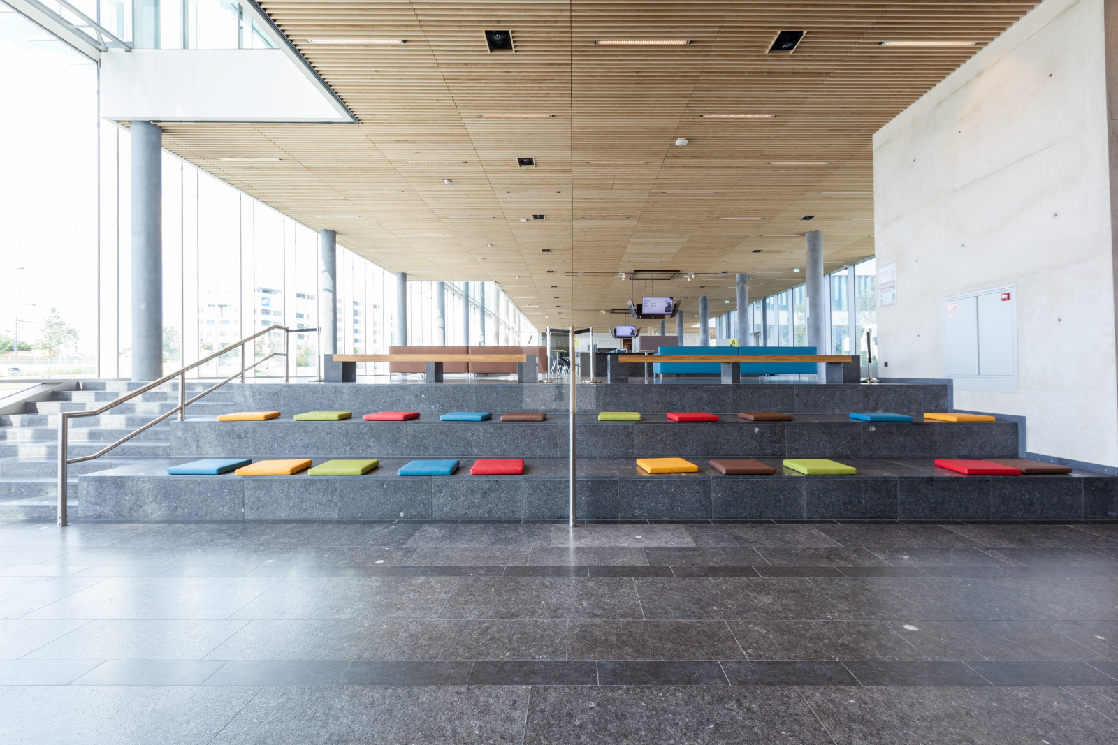 Le nouvel hôtel de ville de Venlo et son design durable en pierre bleue